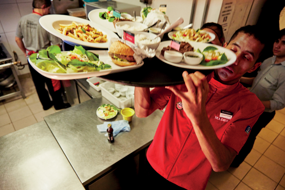 Revista PODER desvenda a trajetória de Junior Durski, que tornou o ...